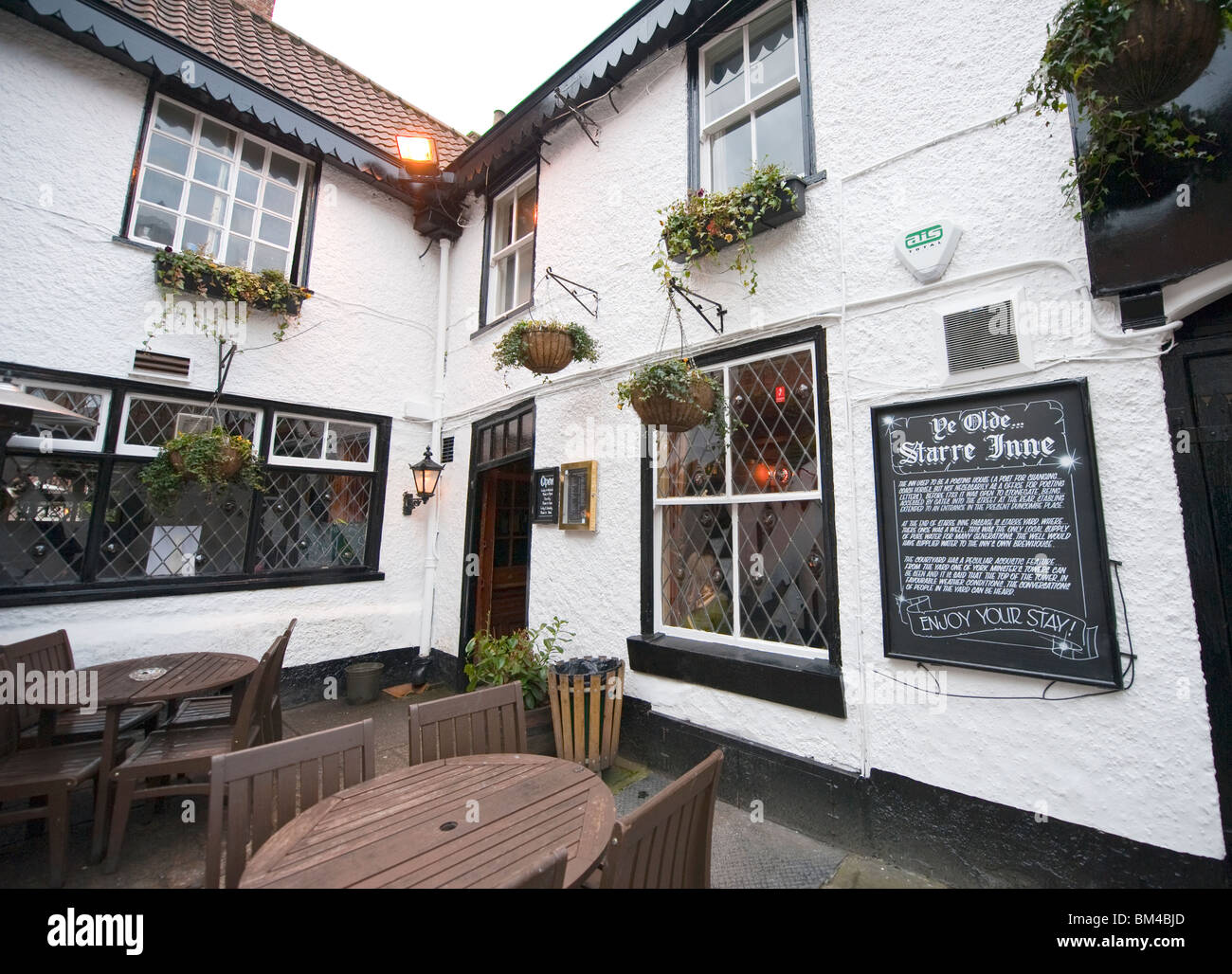 Stonegate pub hi-res stock photography and images - Alamy