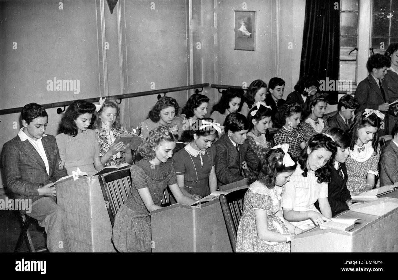JEAN SIMMONS (second from left) in one of the academic classes at the ...