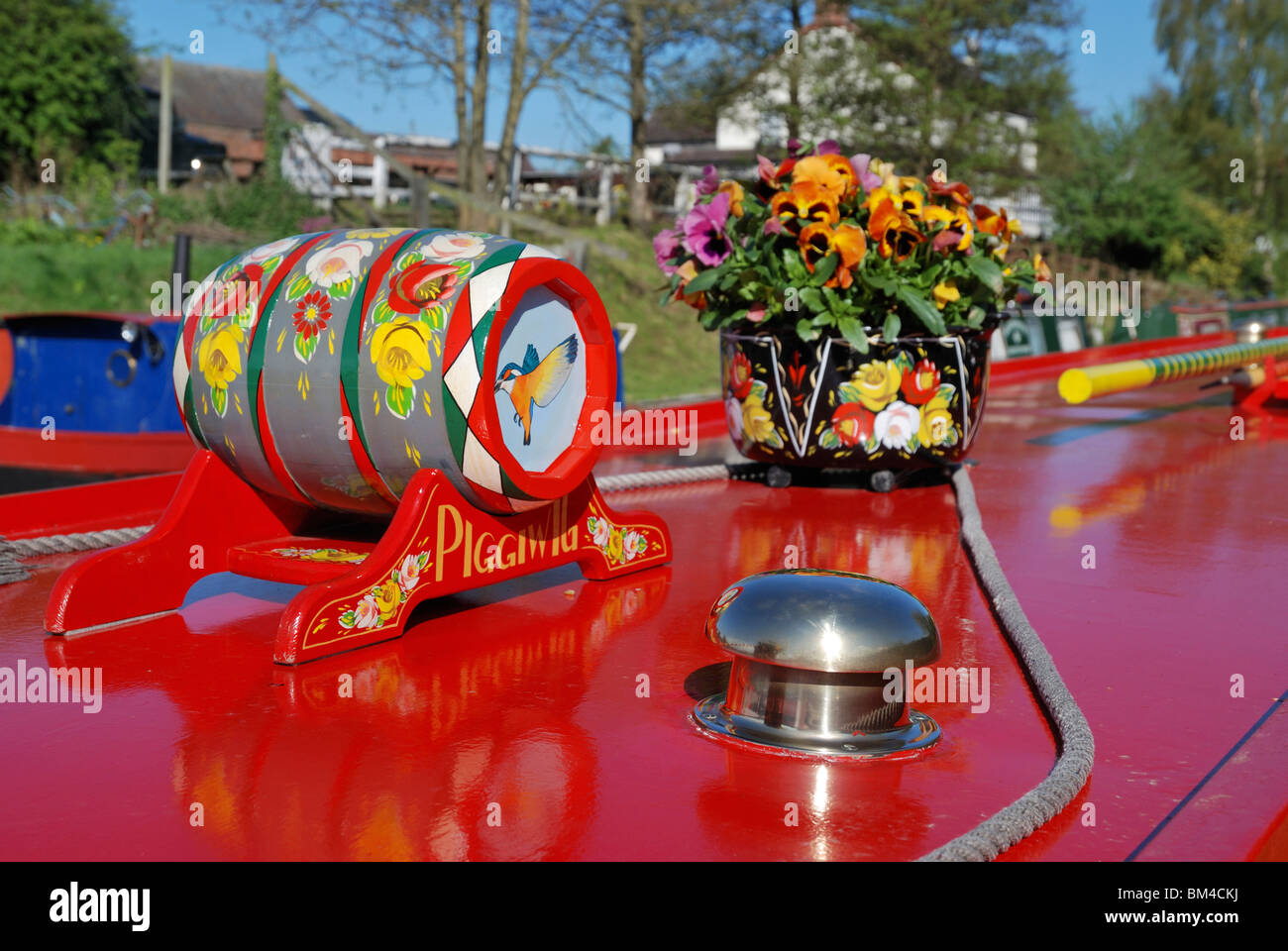 Traditional English narrow boat art Stock Photo - Alamy