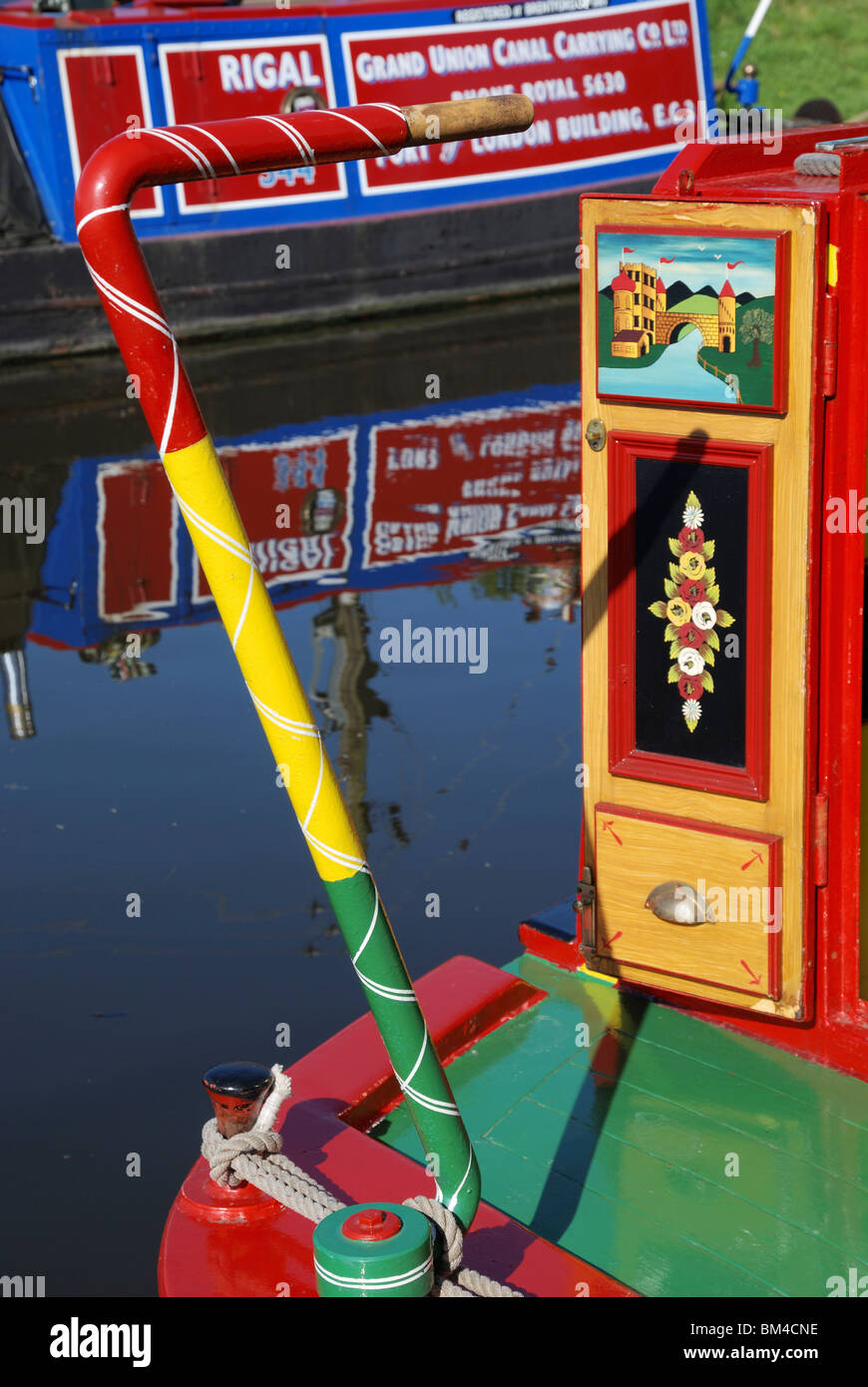A traditional English narrow boat Stock Photo - Alamy