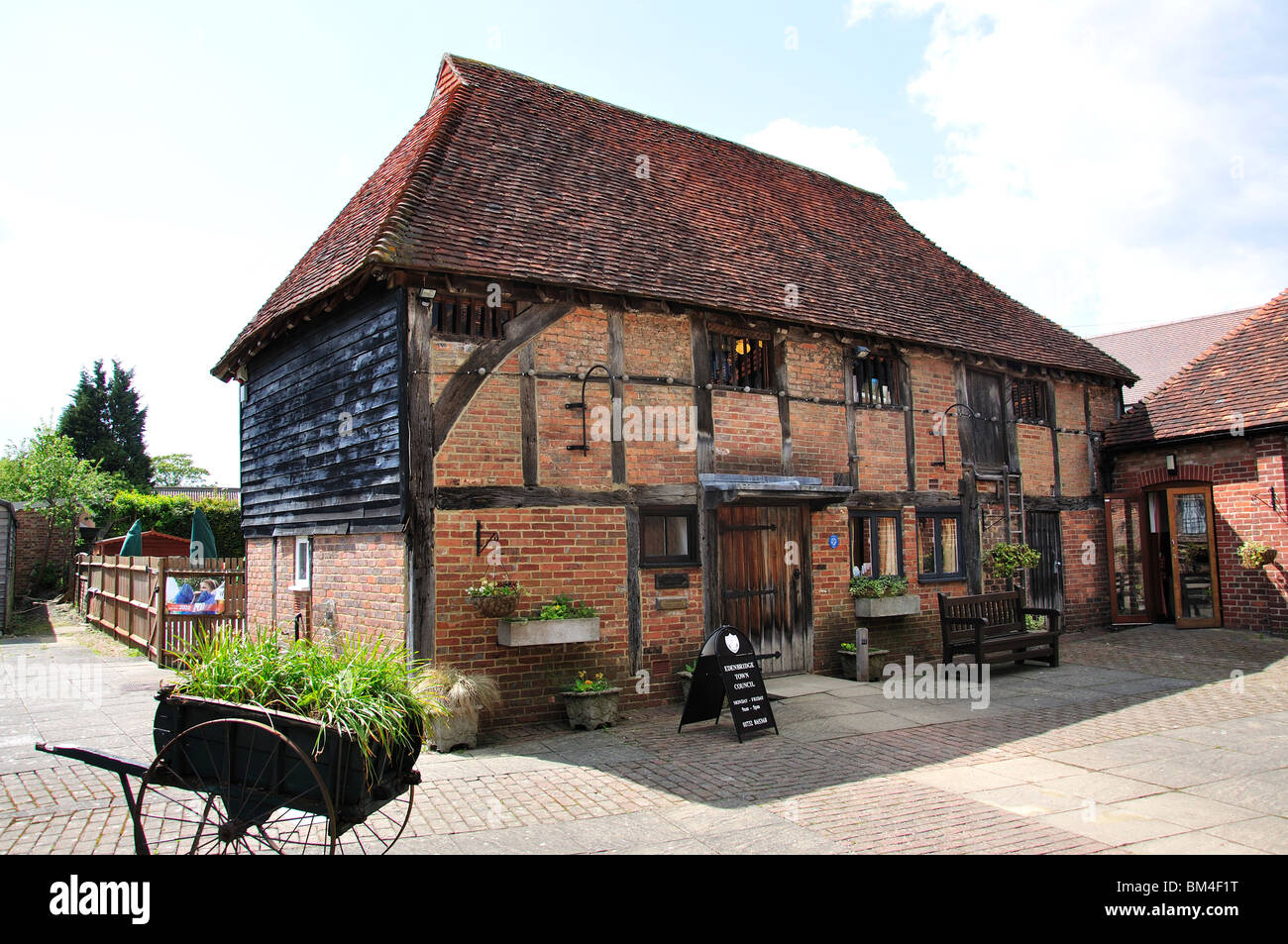 Dogget's Barn, High Street, Edenbridge, Kent, England, United Kingdom ...