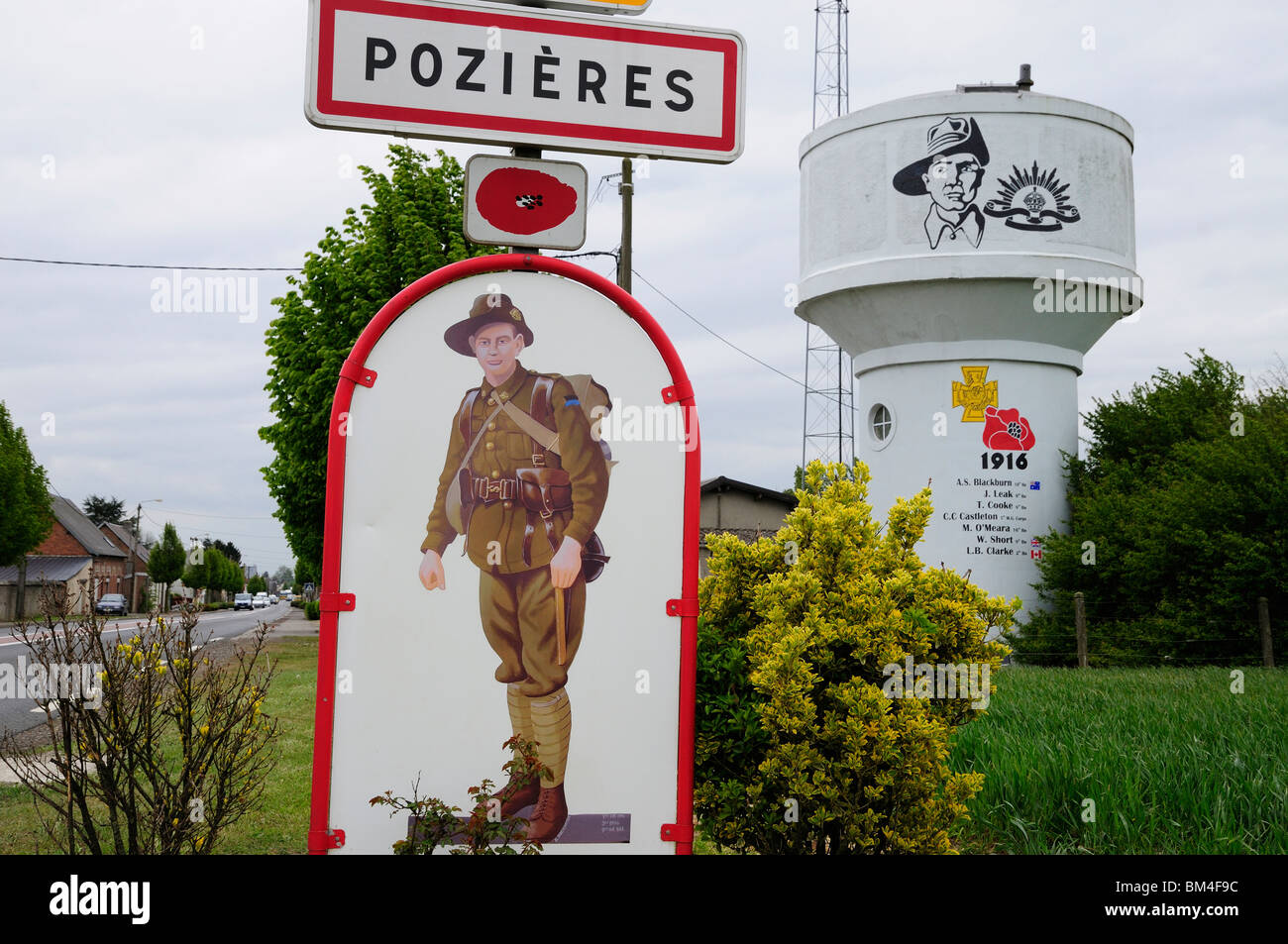 Anzac soldier hi-res stock photography and images - Alamy