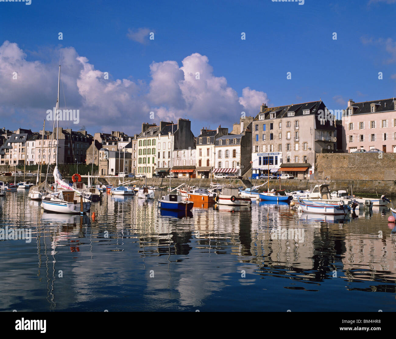 Harbour scene in the old fishing port of Douarnenez Stock Photo - Alamy