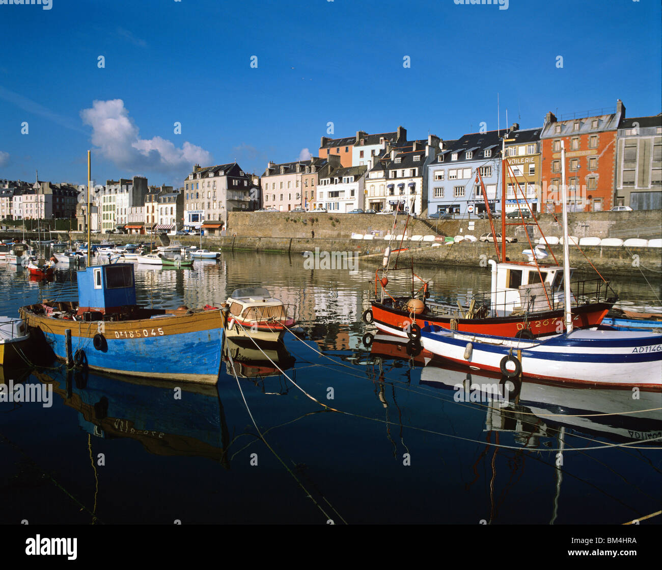 Fishing harbour in douarnenez brittany hi-res stock photography and ...
