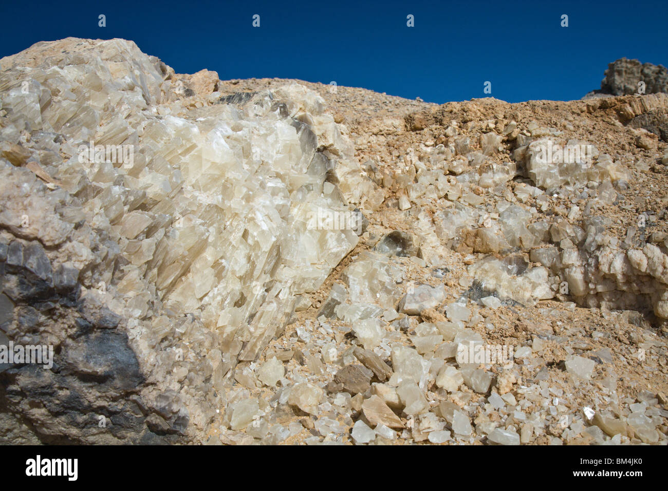 Crystal on Crystal Mountain, Libyan Desert, Egypt Stock Photo - Alamy