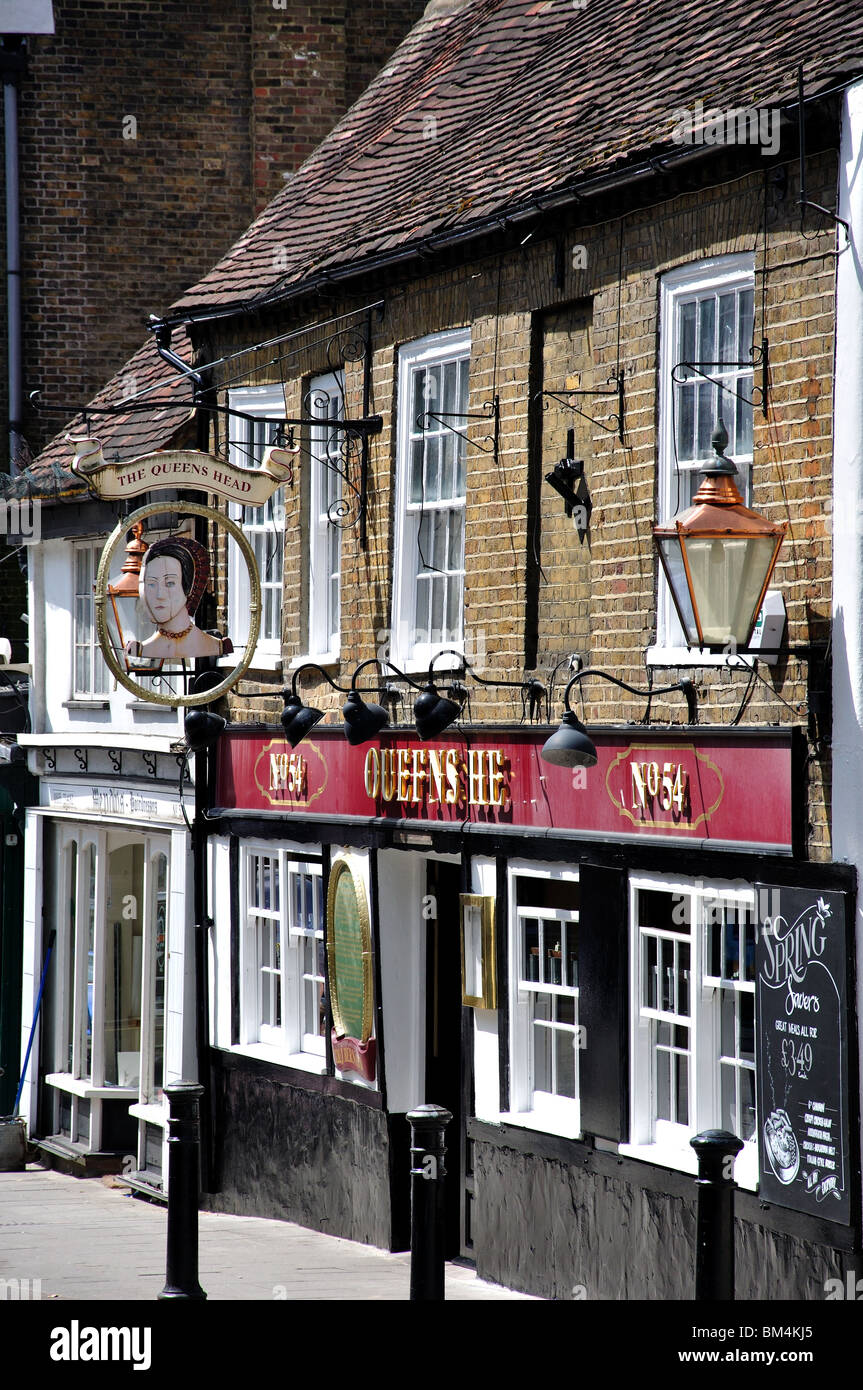 16th century The Queen's Head Pub, Windsor Street, Uxbridge, London ...