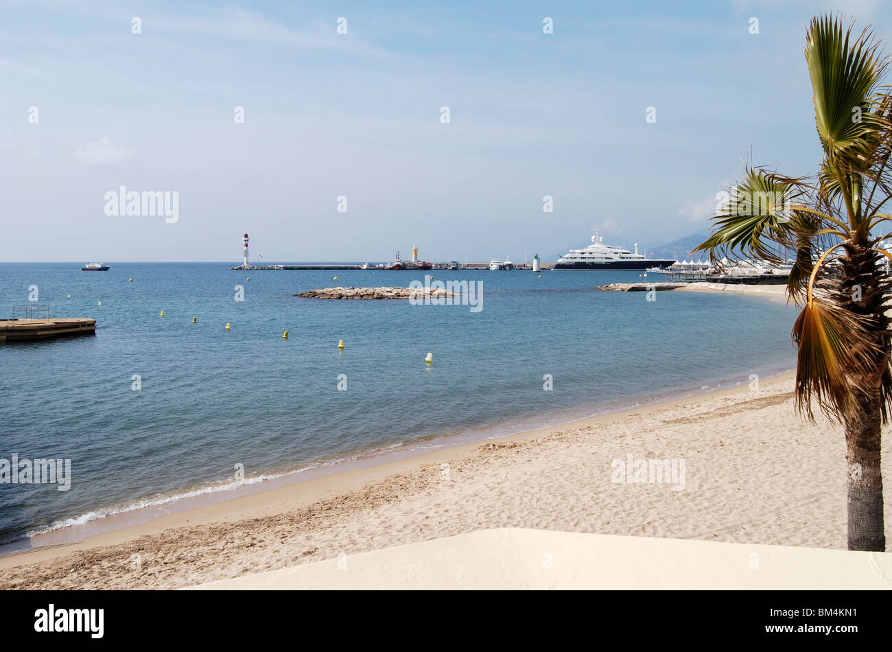 The seafront and beach at Cannes. Cote d'Azur. France Stock Photo - Alamy