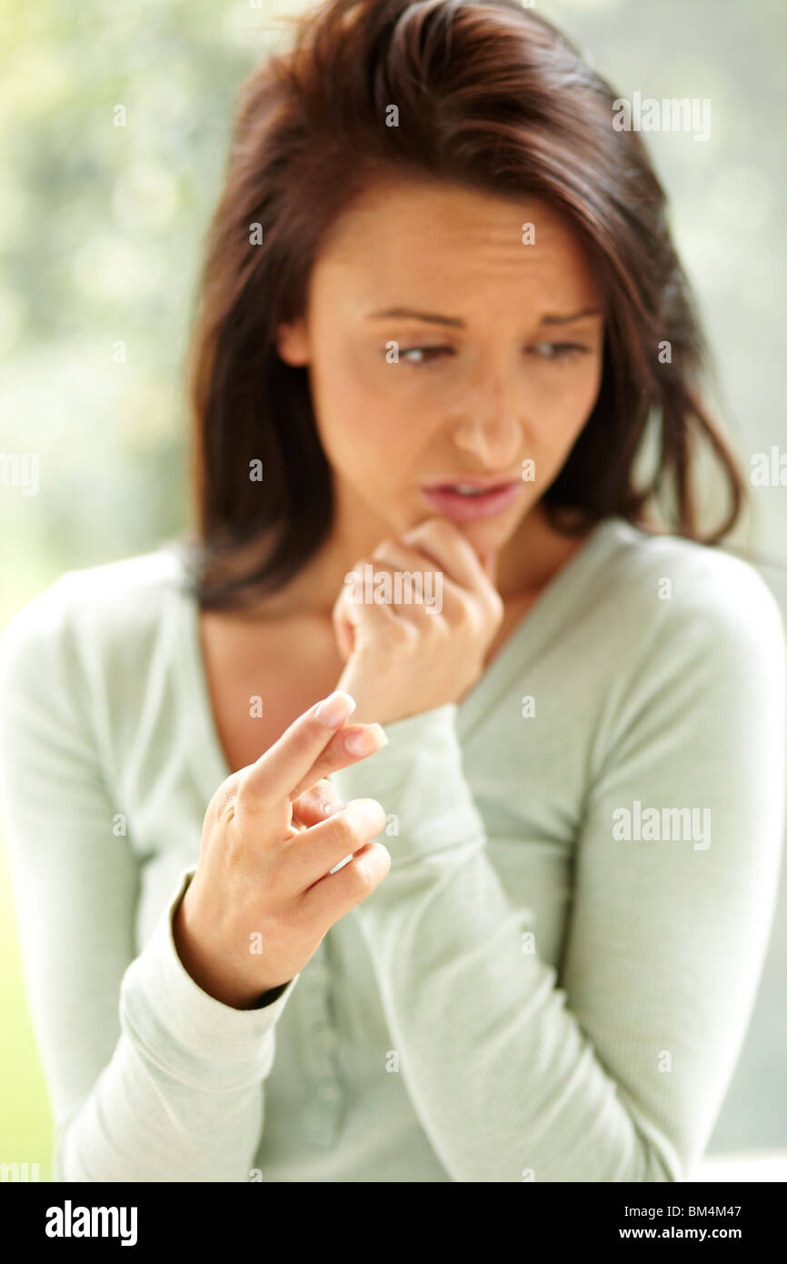 Woman with fingers crossed Stock Photo - Alamy