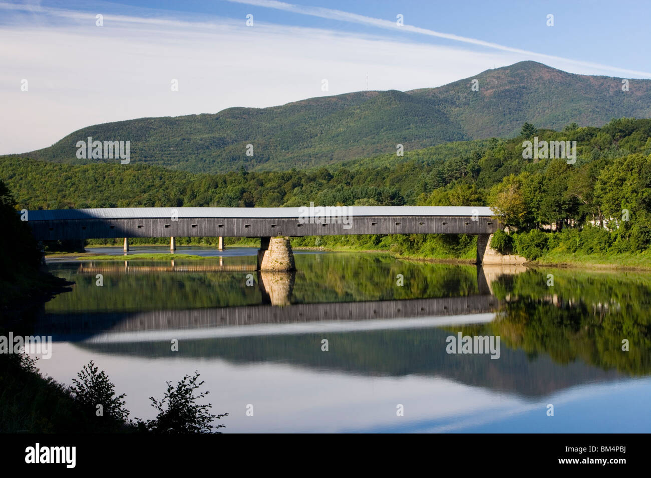 The Windsor-Cornish Covered Bridge spans the Connecticut River between ...