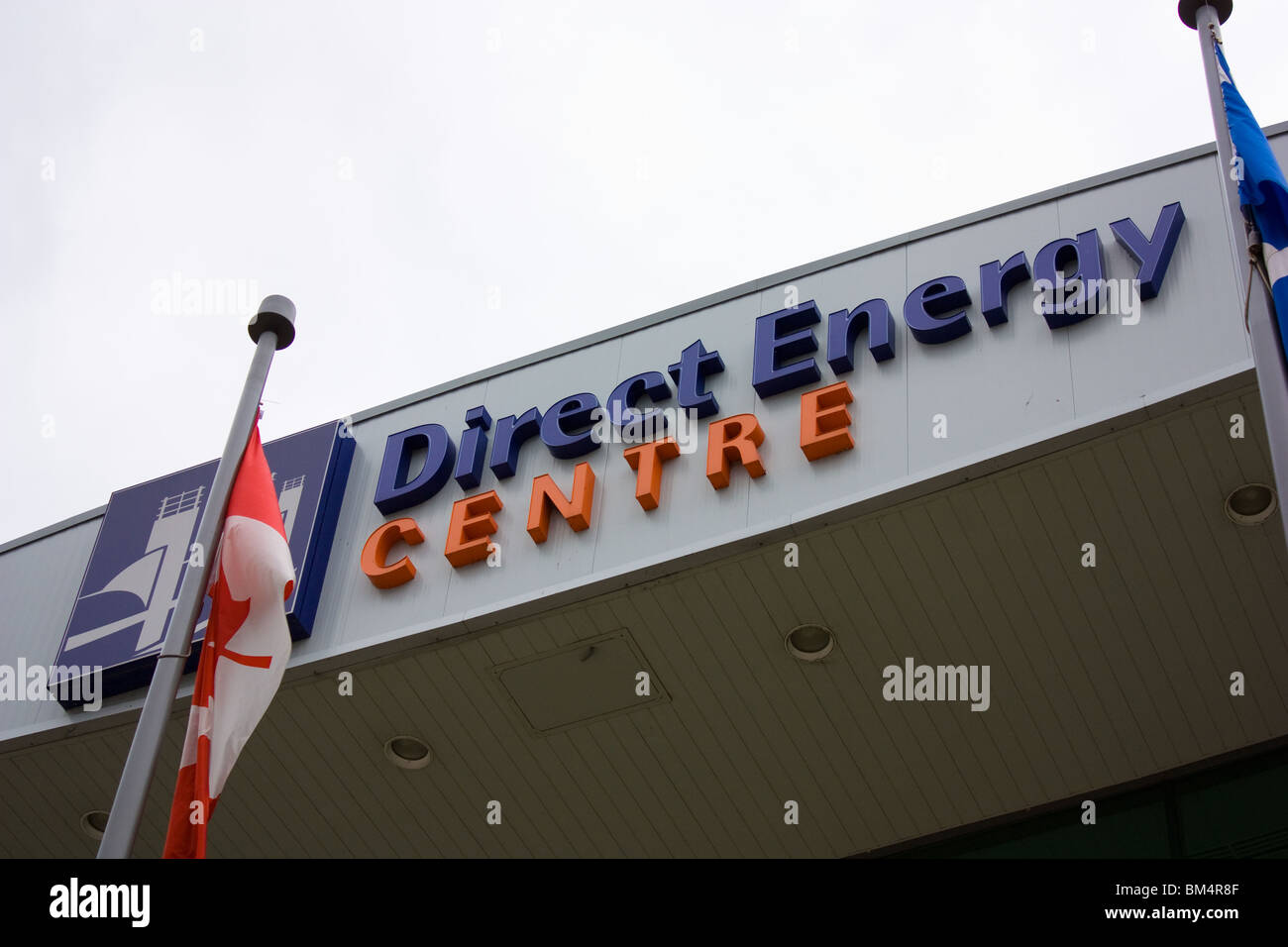 Sign direct hi-res stock photography and images - Alamy