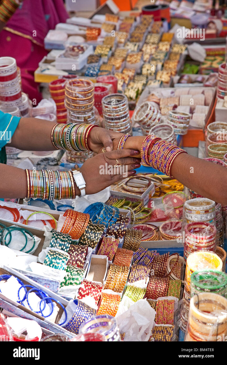 Bangles shop. Sardar Market. Jodhpur. Rajasthan. India Stock Photo - Alamy