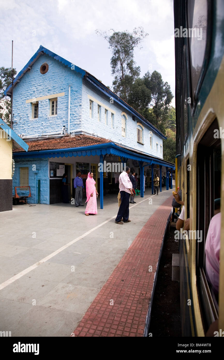 Coonoor station as the train to Ooty (Ootcamund) pulls away Stock Photo ...