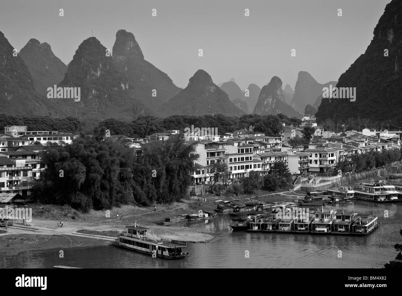 River scene china Black and White Stock Photos & Images - Alamy