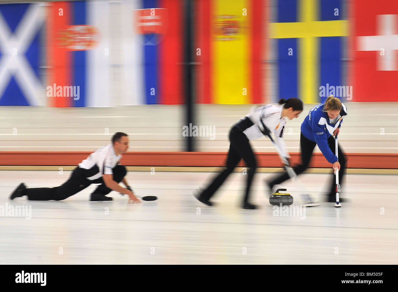 Female curling players hi-res stock photography and images - Alamy
