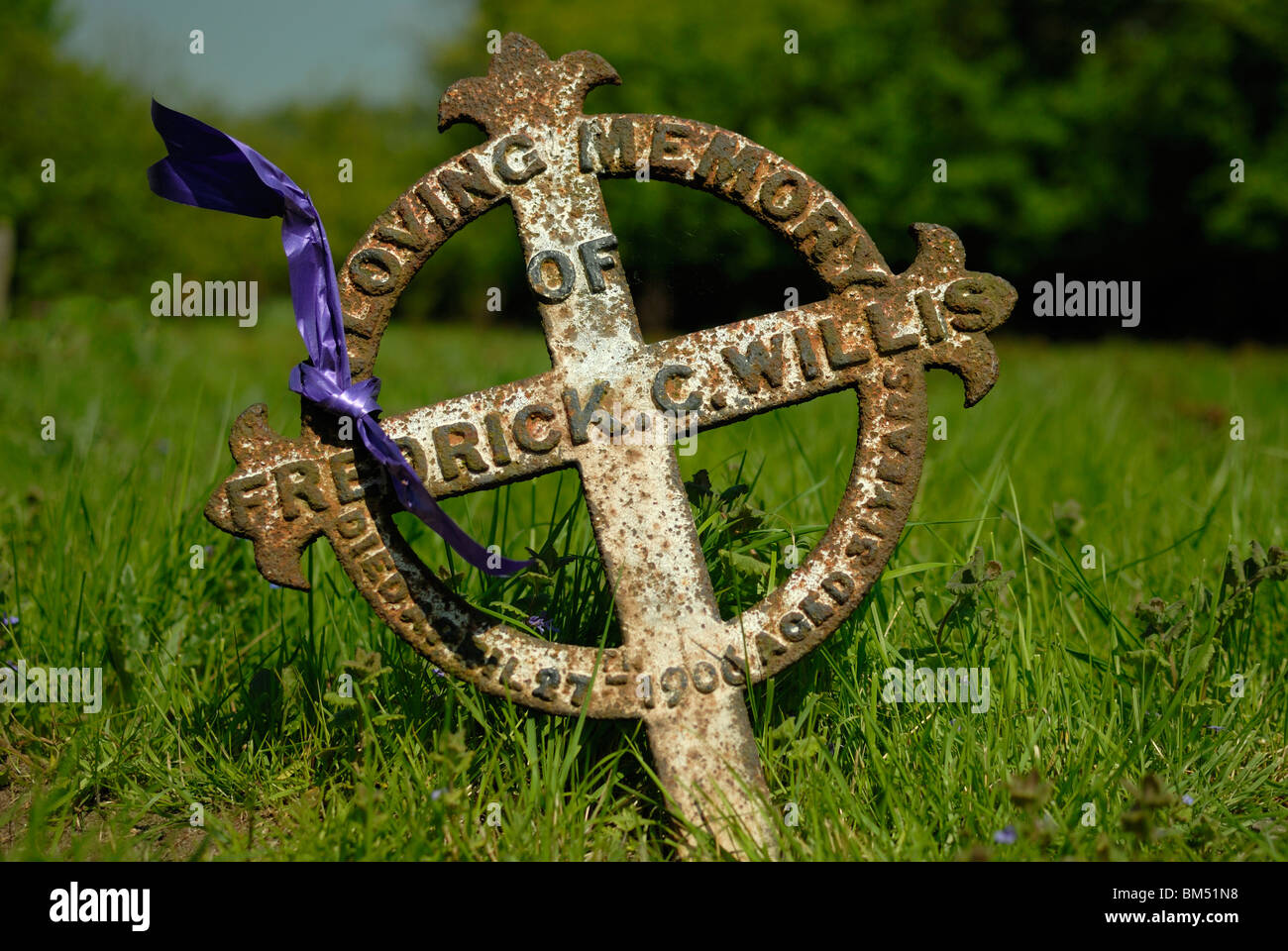 Metal grave marker hi-res stock photography and images - Alamy