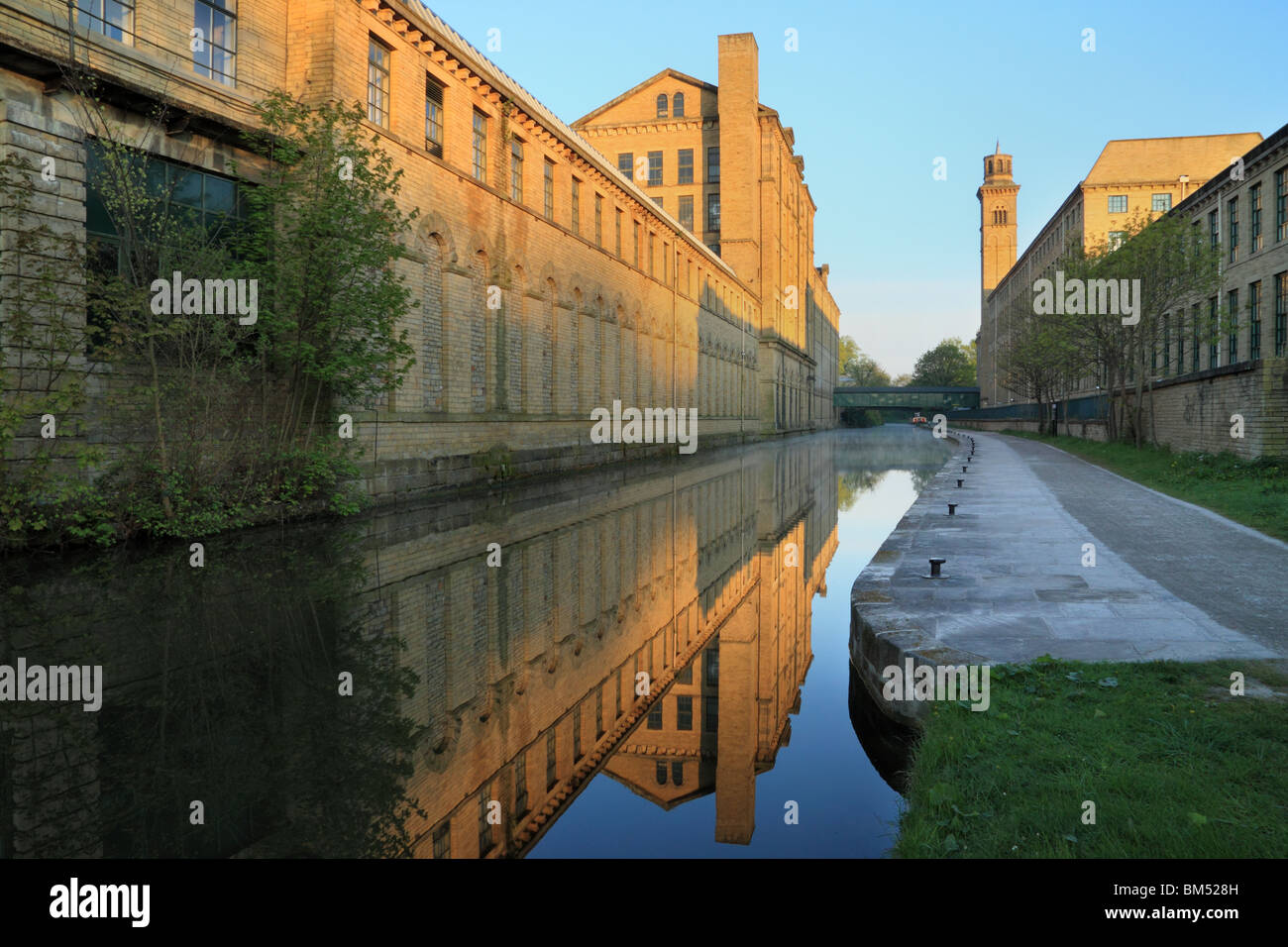 A view of Salts Mill and the Leeds Liverpool Canal at Saltaire, a ...