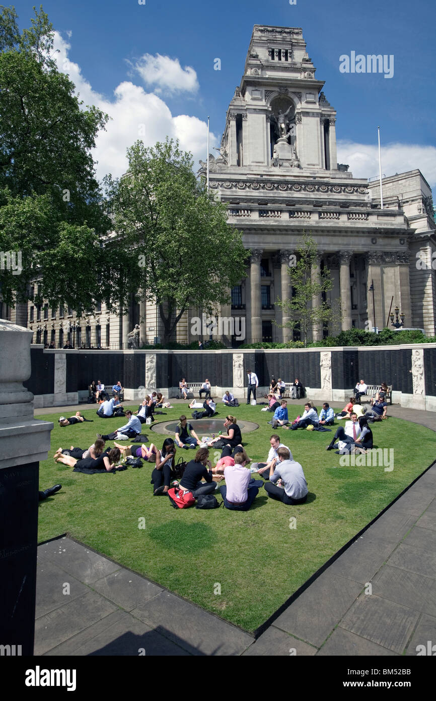trinity square in the city of london in summer Stock Photo - Alamy