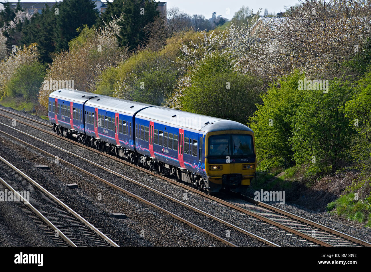 First Great Western class 165 turbo diesel (dmu) approaching Slough ...