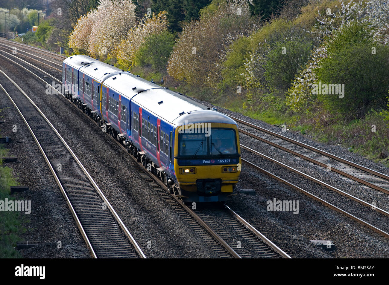 First Great Western class 165 turbo diesel (dmu) approaching Slough ...