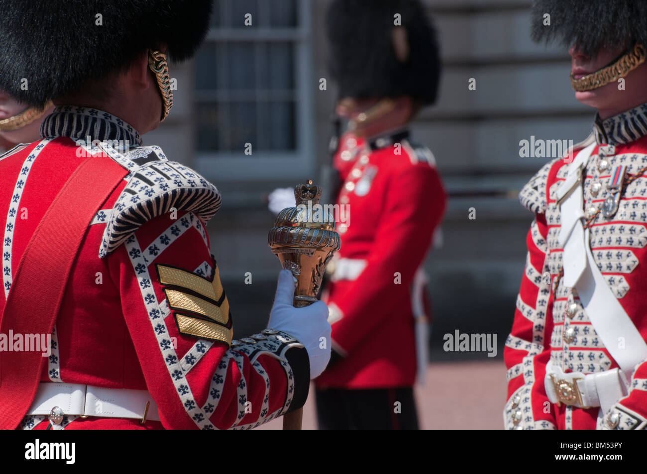 Changing guard buckingham palace grenadier hi-res stock photography and ...