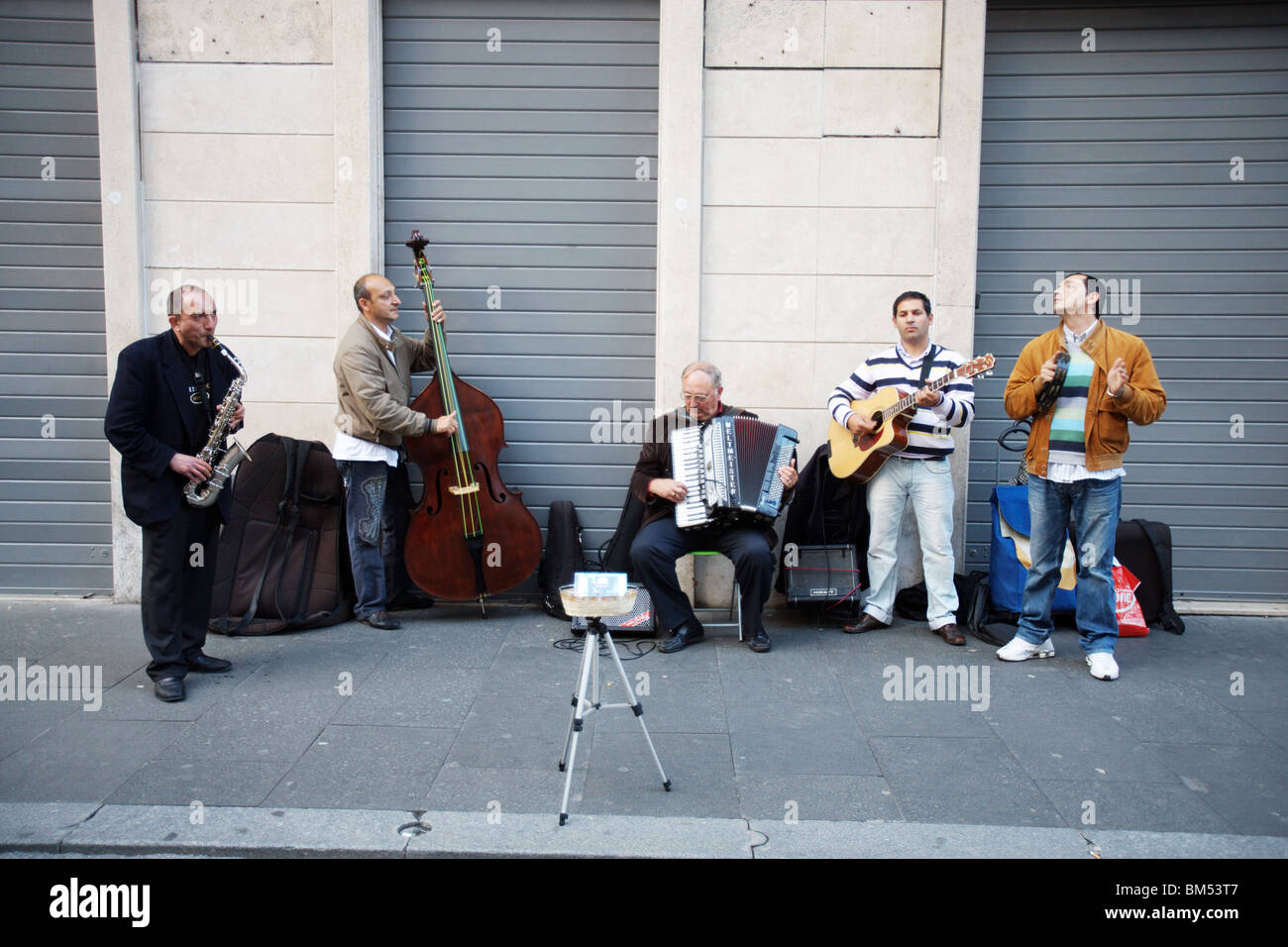 scene of street musicians play music in Rome Italy Stock Photo - Alamy