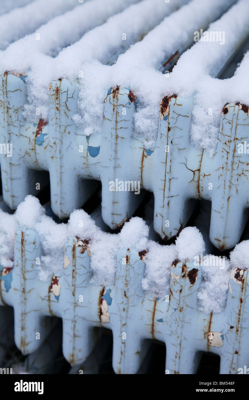 Old radiators hi-res stock photography and images - Alamy
