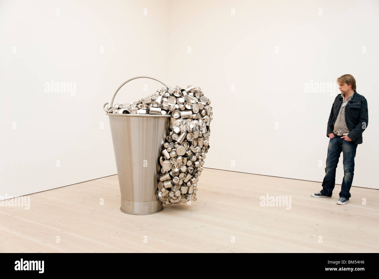 Saatchi gallery london hi-res stock photography and images - Alamy