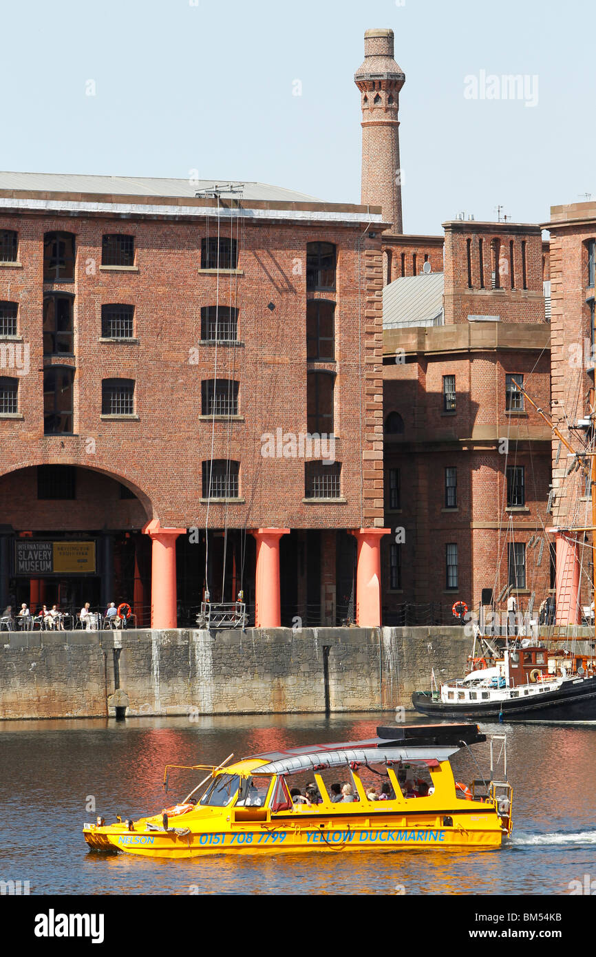 The duck bus hi-res stock photography and images - Alamy