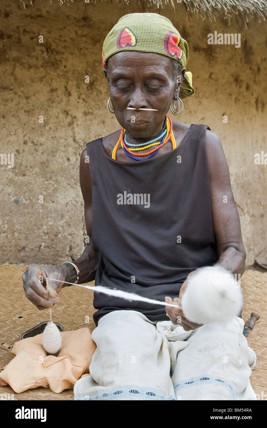 African woman working traditional spinning hi-res stock photography and ...