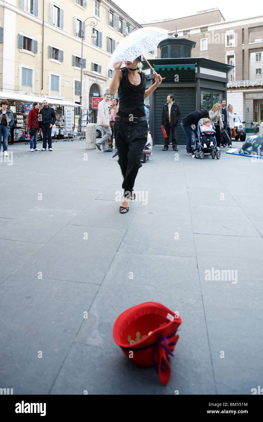 Woman street artist artists hi-res stock photography and images - Alamy