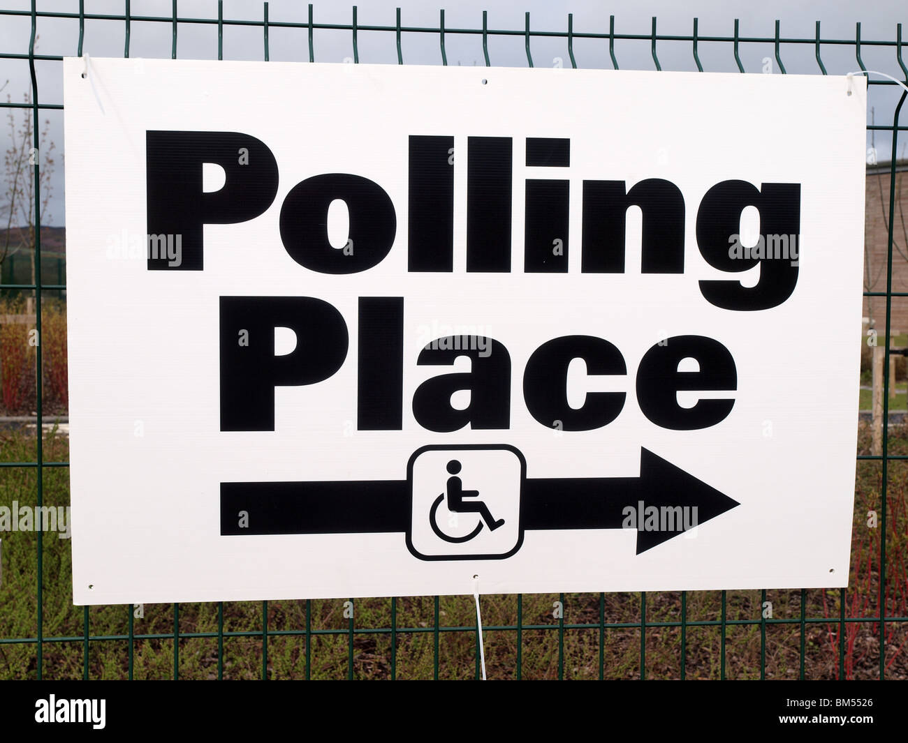 Uk polling station sign hi-res stock photography and images - Alamy