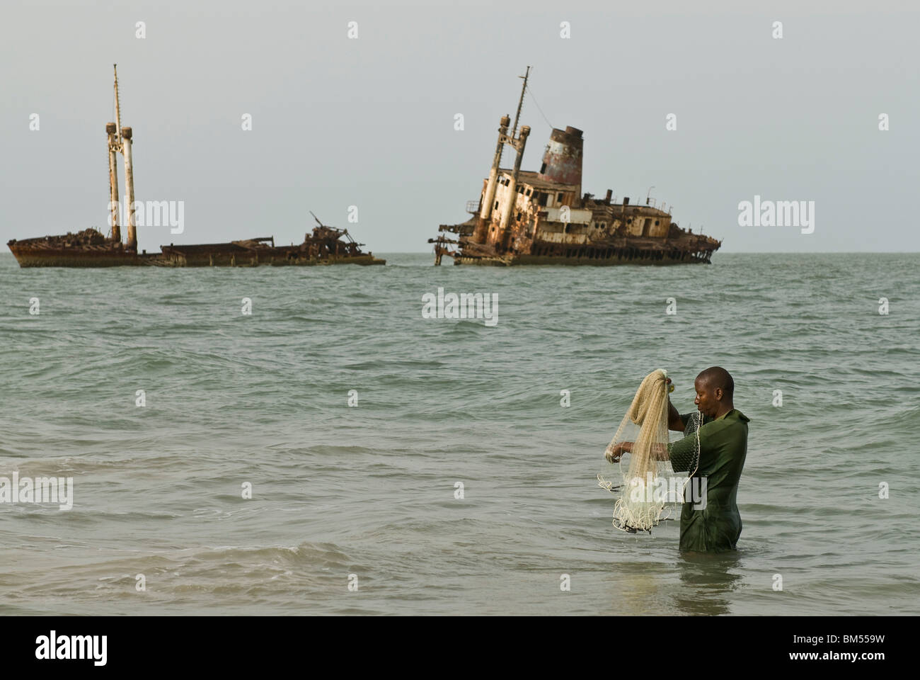 Black africa net fishing hi-res stock photography and images - Alamy