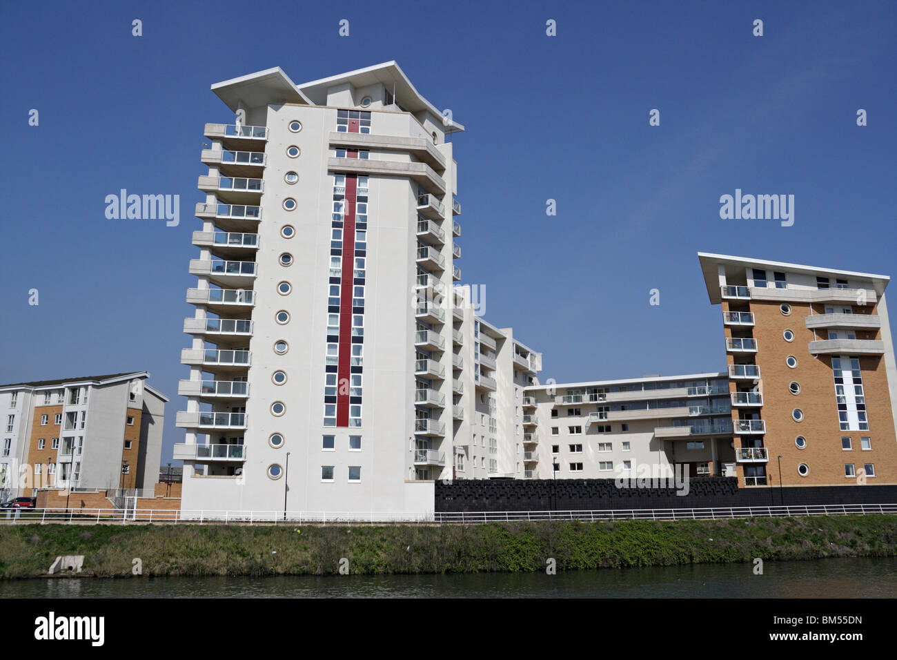 Modern Riverside Flats High Resolution Stock Photography and Images - Alamy