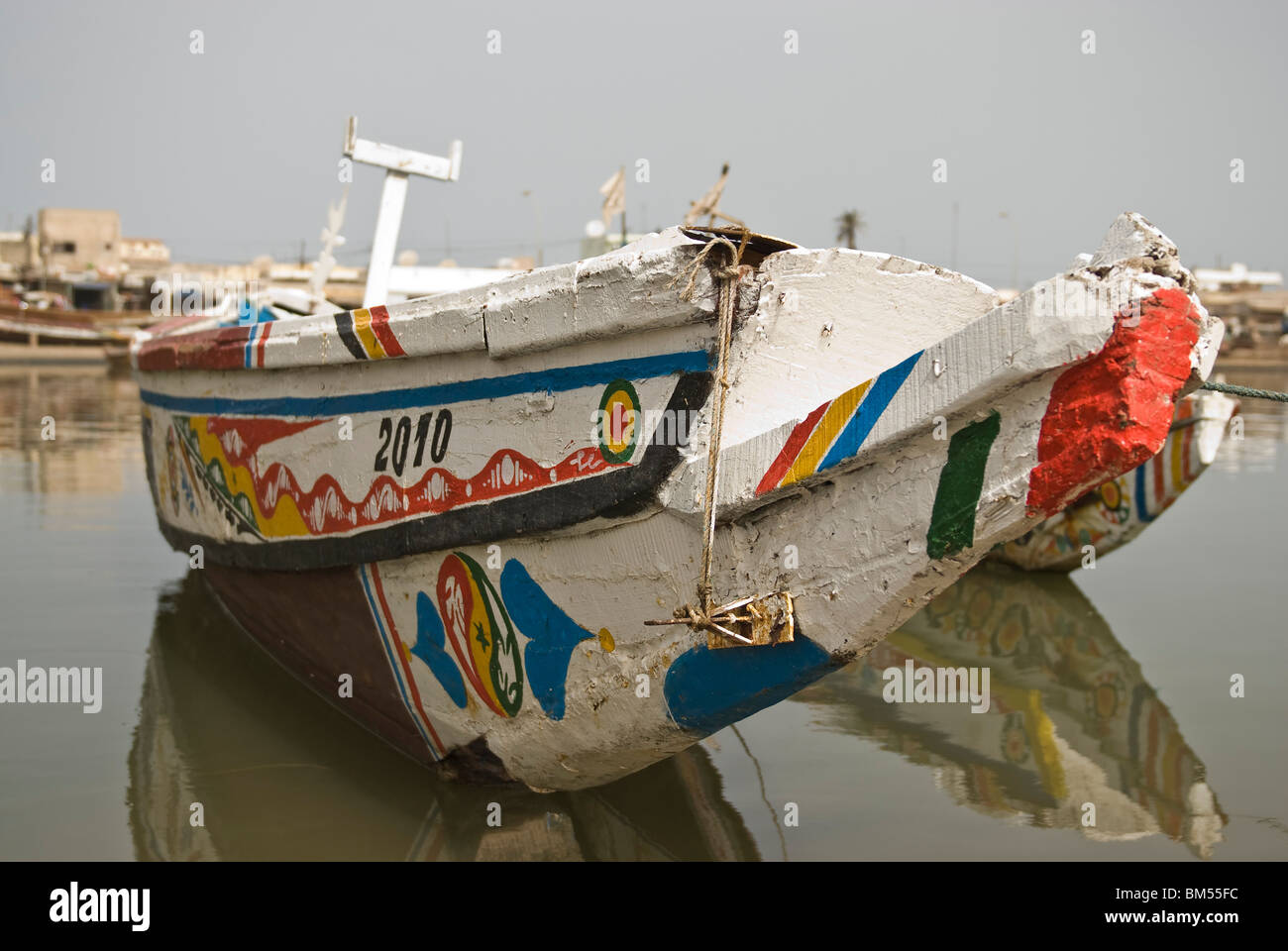 African pirogue hi-res stock photography and images - Alamy