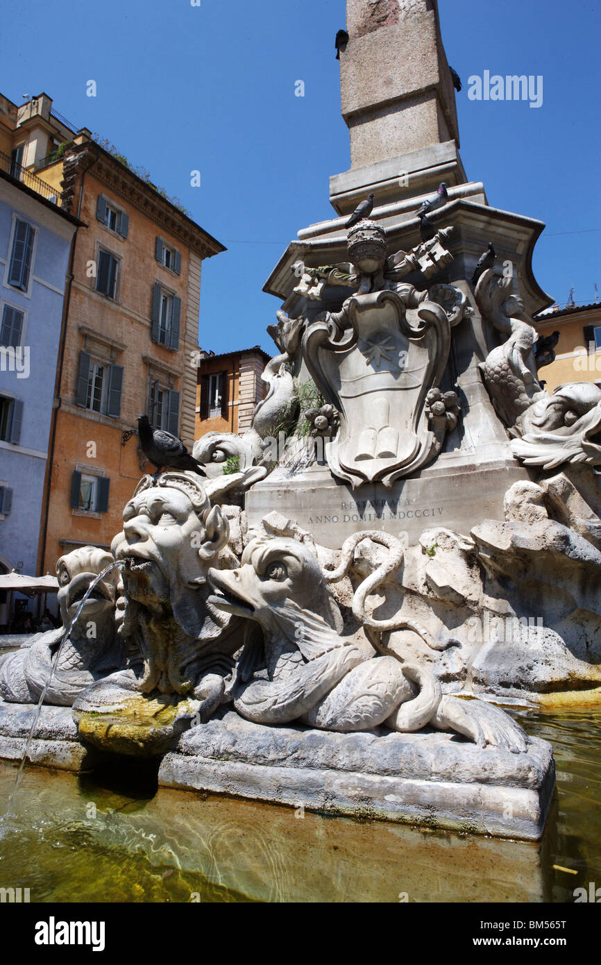 The Pantheon square fountain. Rome Italy Stock Photo - Alamy