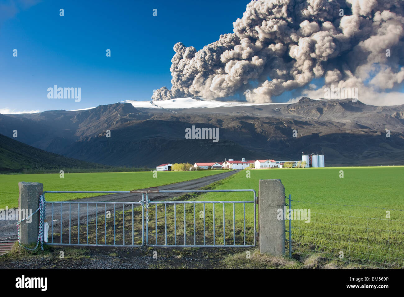 Eyjafjallajokull volcano erupting in Iceland spewing ash into the air ...