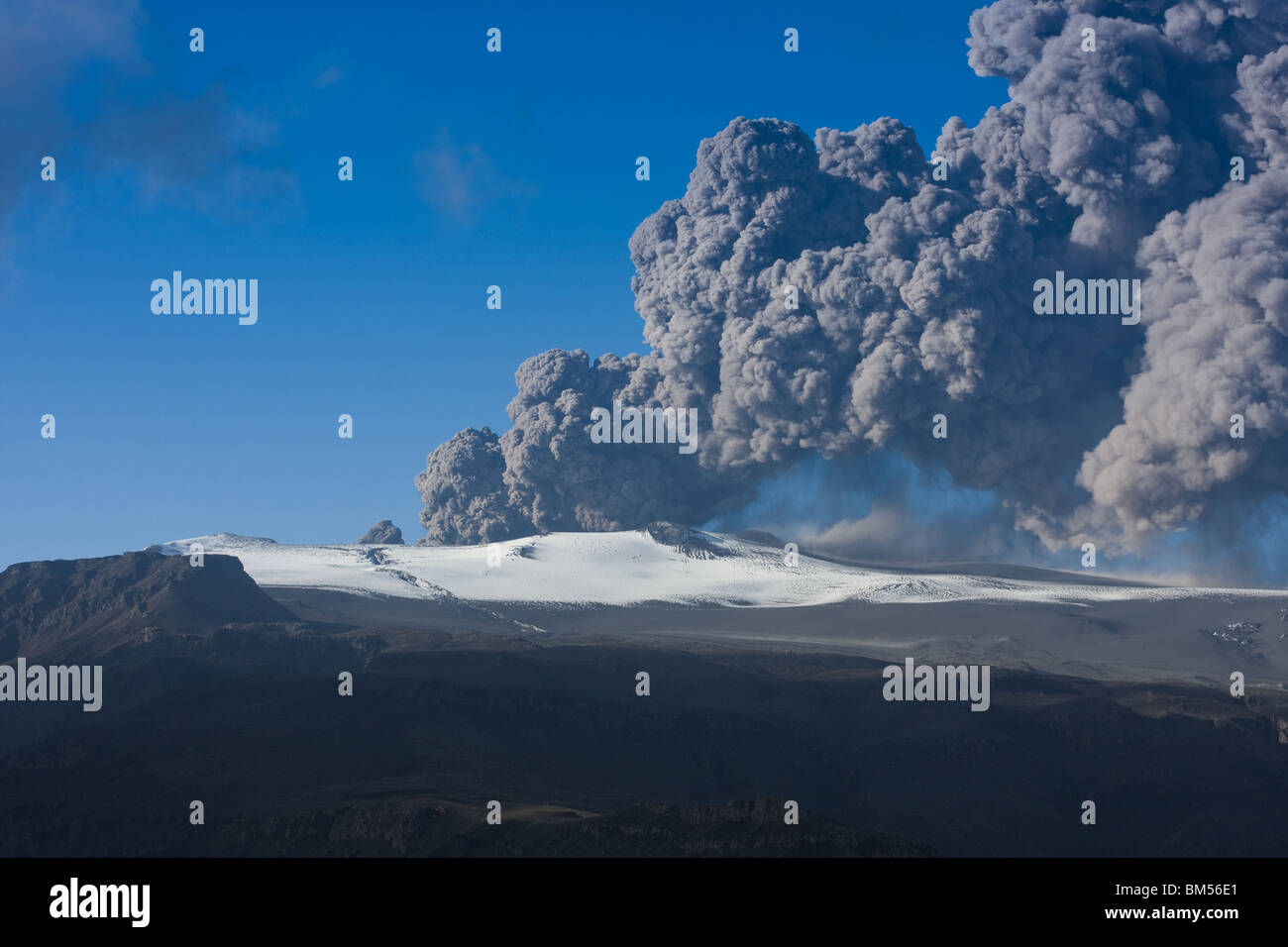 Volcano eruption ash hi-res stock photography and images - Alamy