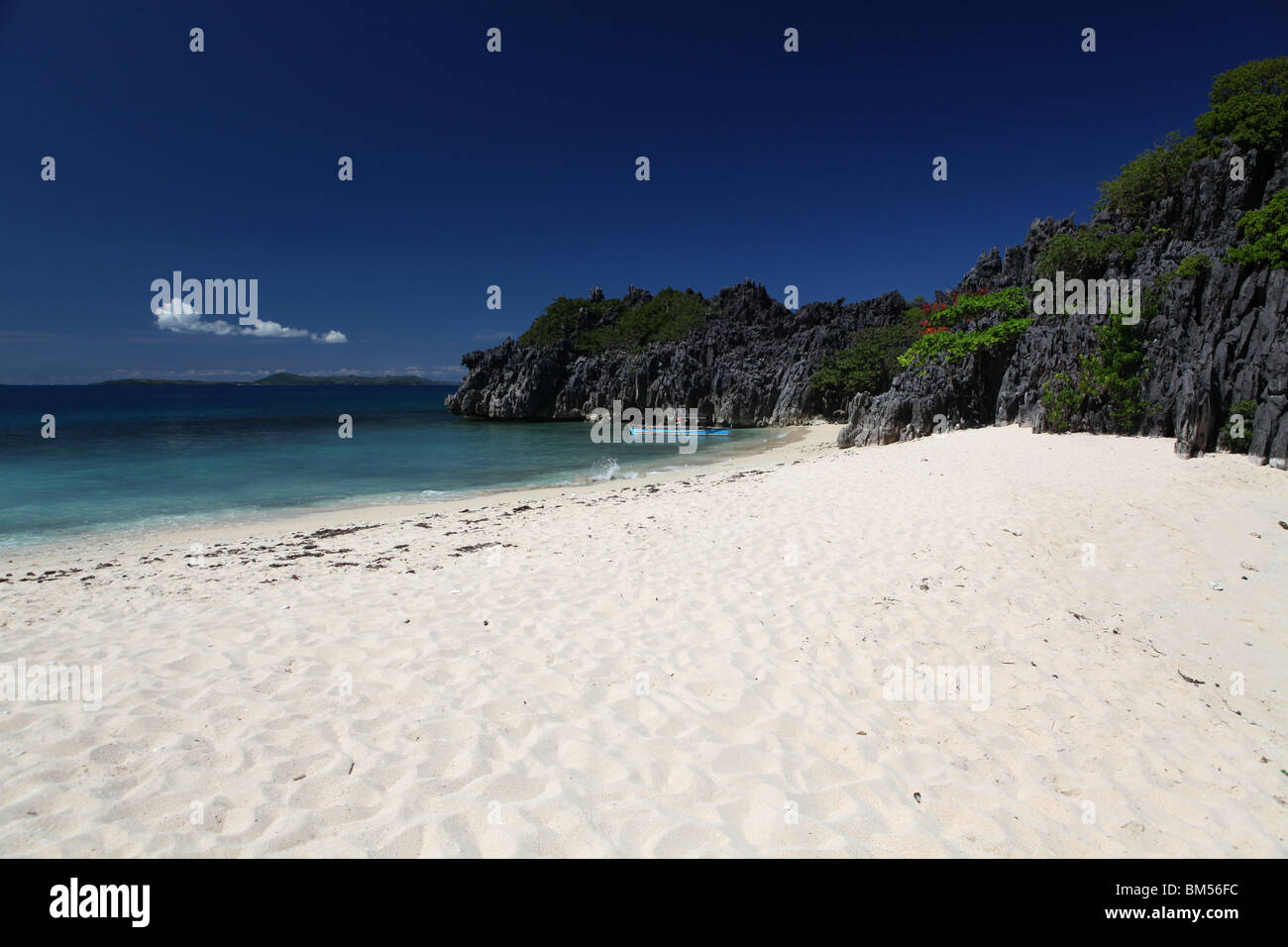 Lahus Island, one of the many islands off the coast of the Caramoan ...