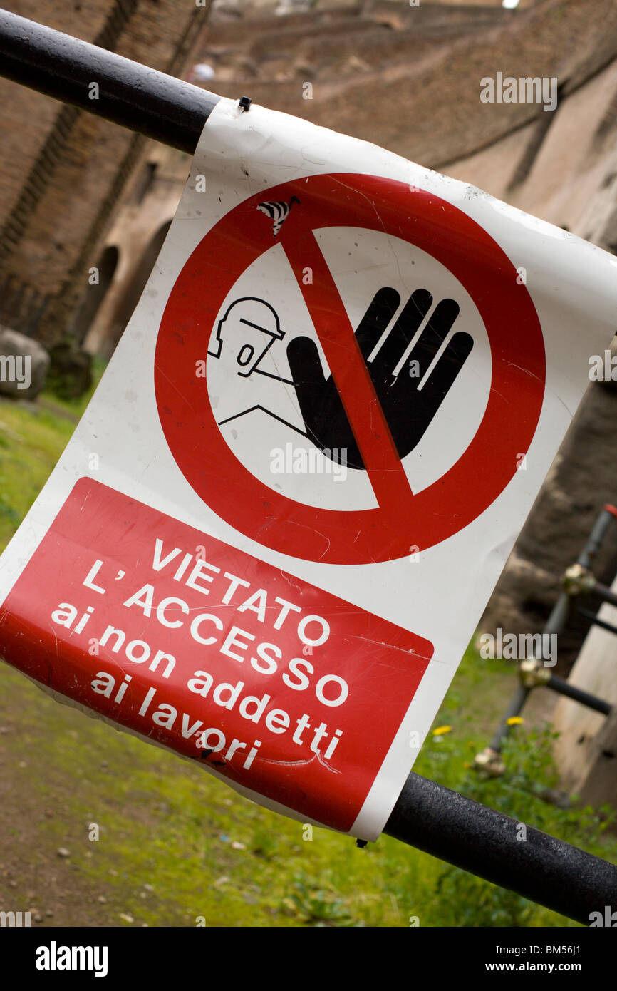 Vietato laccesso hi-res stock photography and images - Alamy