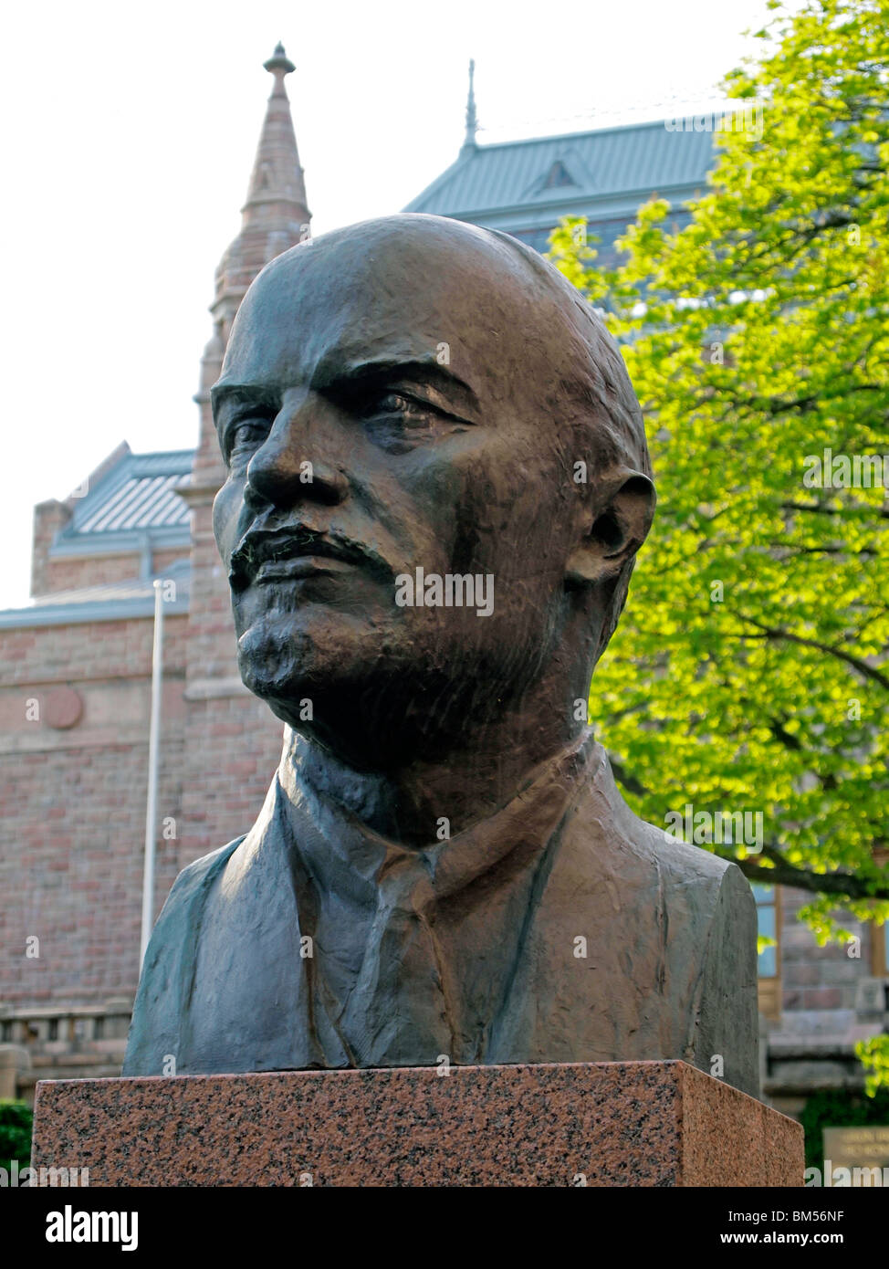 Bust of lenin hi-res stock photography and images - Alamy