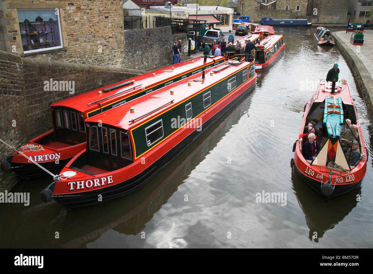 Skipton canal basin hi-res stock photography and images - Alamy