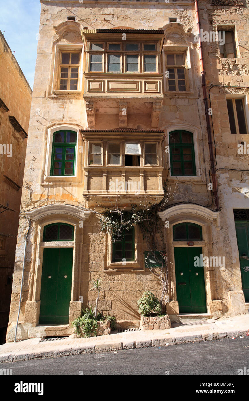 Enclosed balcony valletta malta hi-res stock photography and images - Alamy