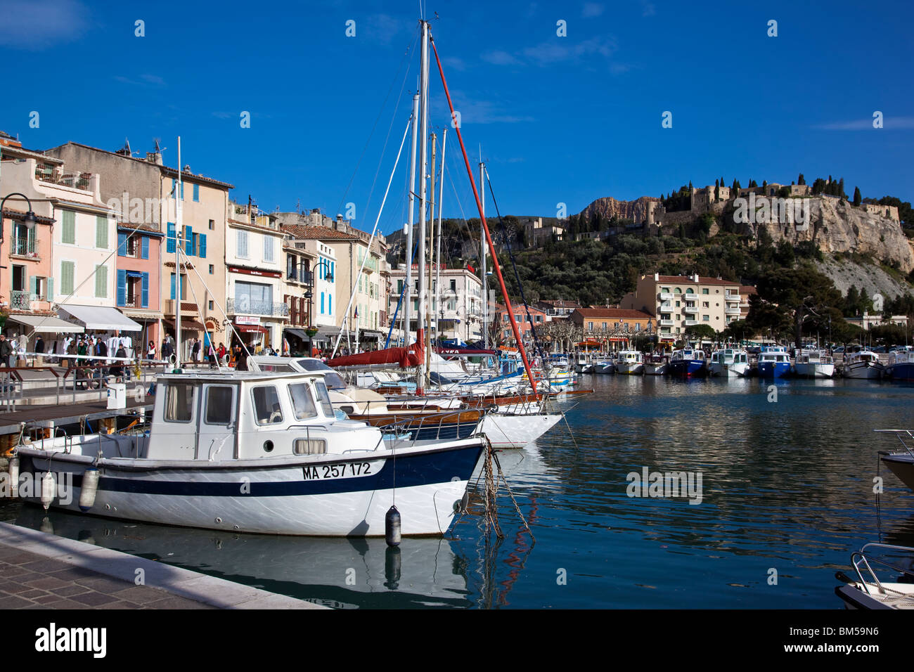 Traditional french fishing boats hi-res stock photography and images ...