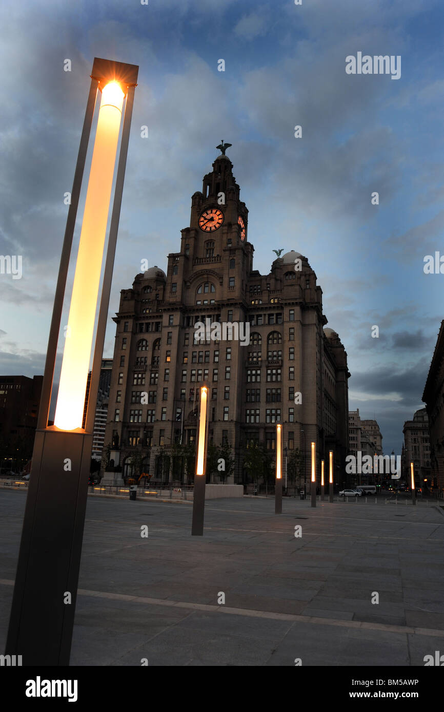 The Liver Building, Liverpool at dusk Stock Photo - Alamy