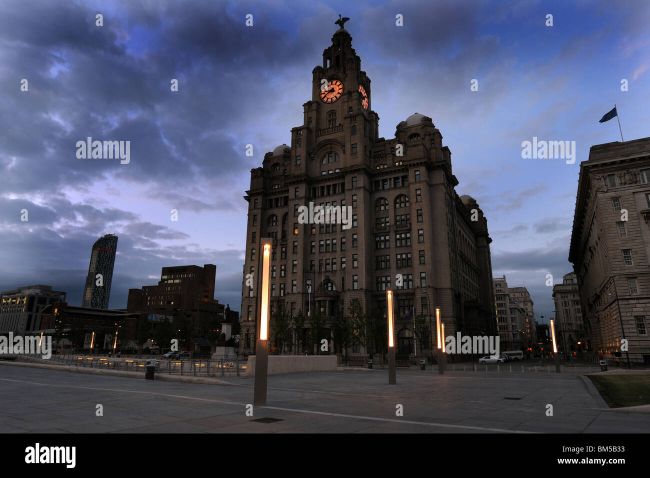 The Liver Building, Liverpool at dusk Stock Photo - Alamy