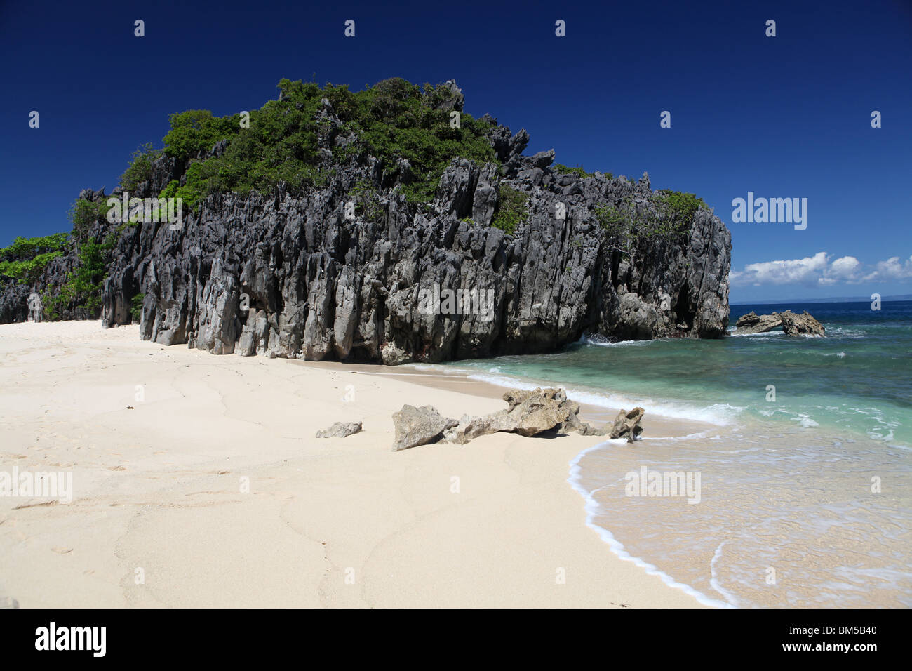 Lahus Island, one of the many islands off the coast of the Caramoan ...