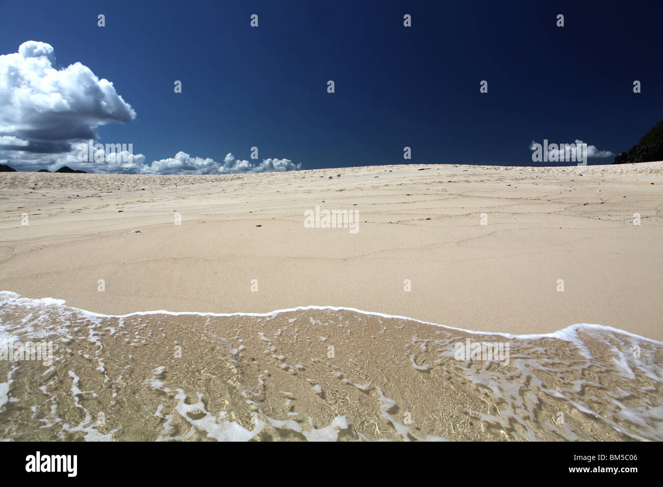 Lahus Island, one of the many islands off the coast of the Caramoan ...