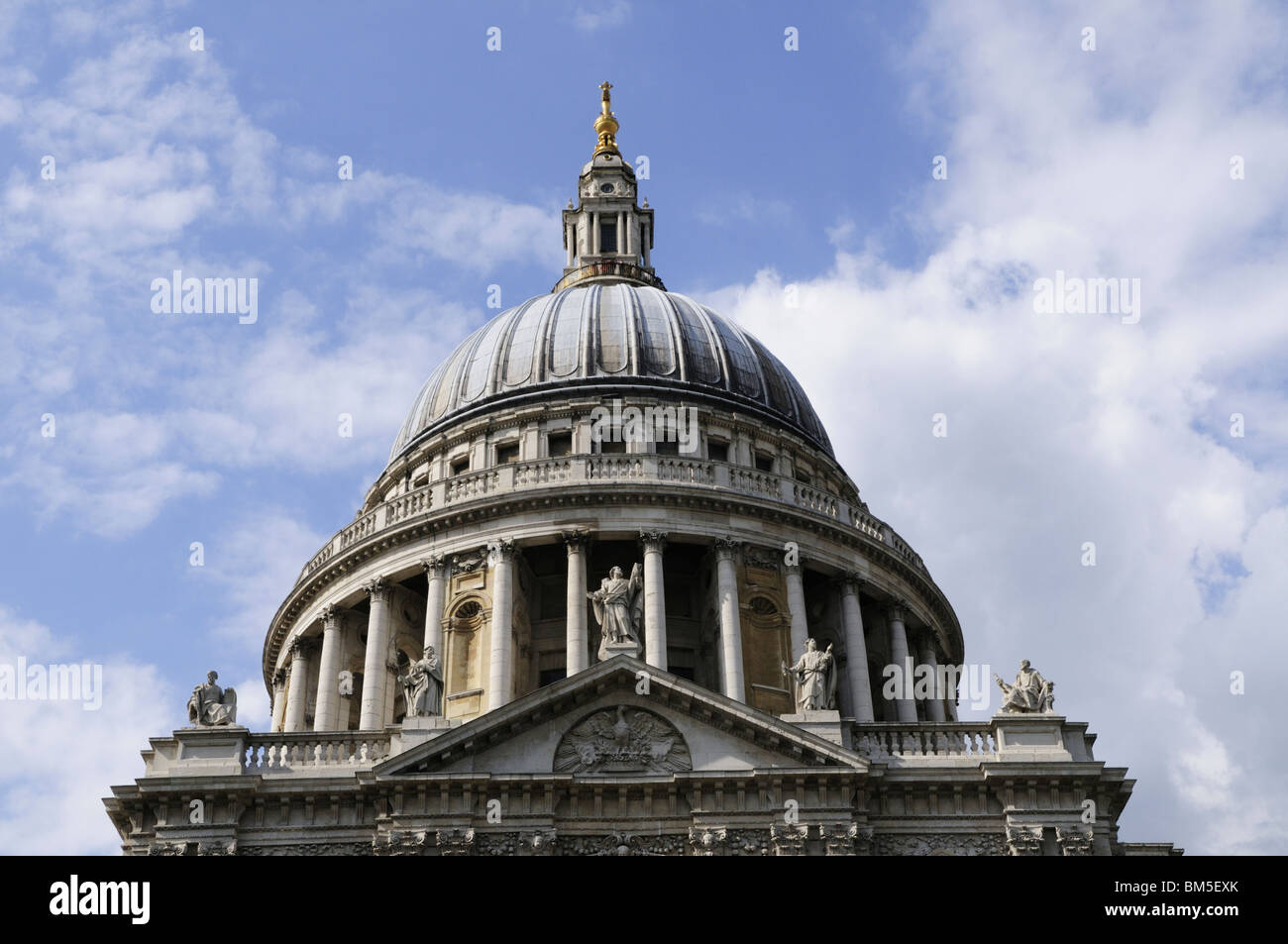 London building roof dome hi-res stock photography and images - Alamy