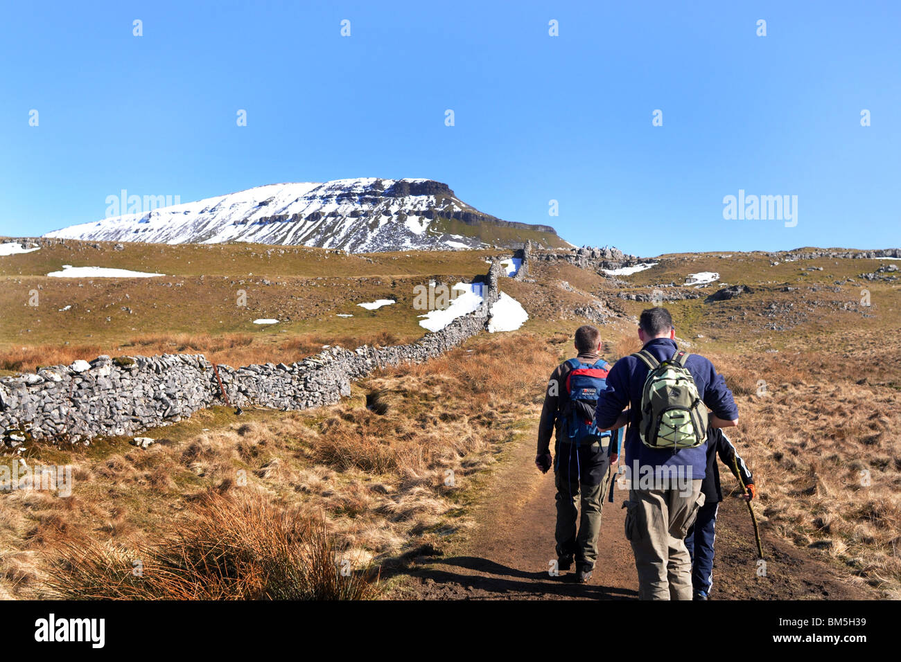 Three peaks yorkshire hi-res stock photography and images - Alamy