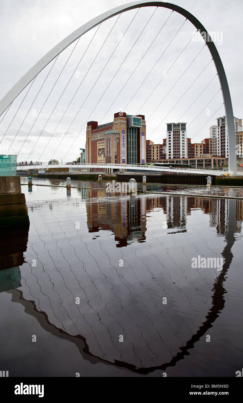 Millennium Bridge on river Tyne Gateshead Winking Eye razed with ...